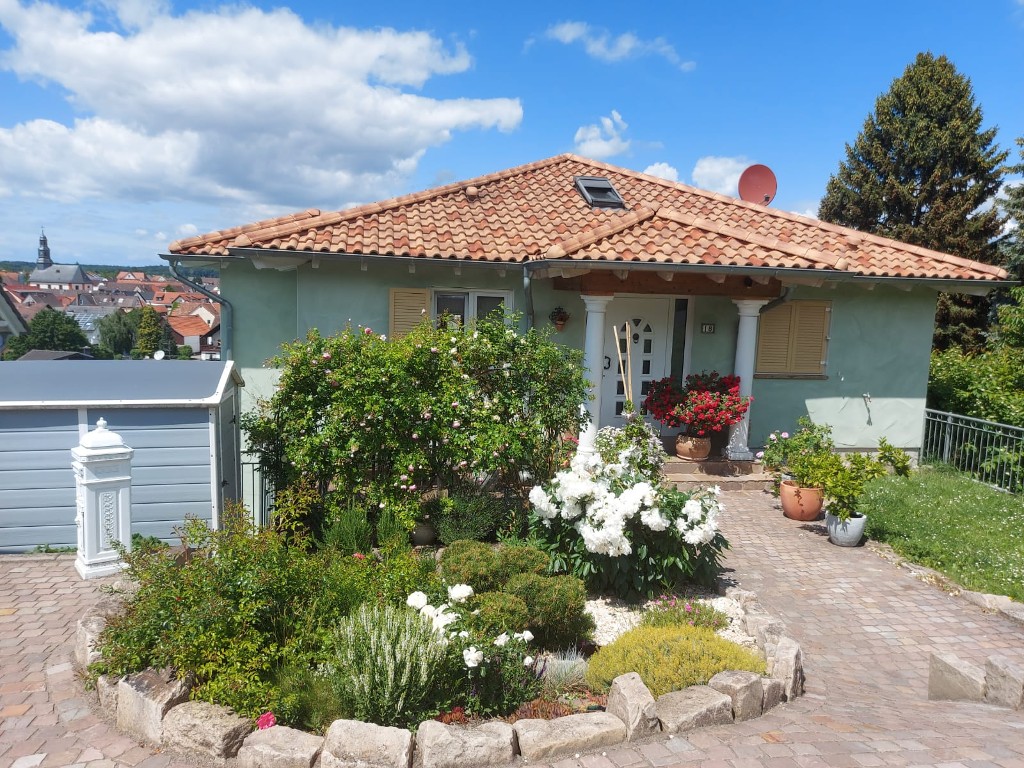 Vollmöbierte 5-Zimmer-Villa mit Blick zur Miete in 63546 Hammersbach